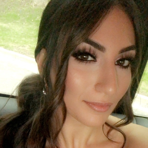 Alexis' Closet (@alexisallos) | Poshmark